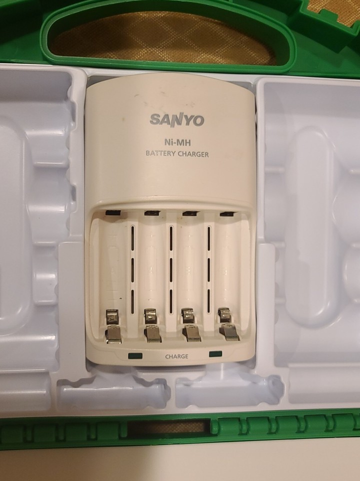 ENELOOP Portable Holder Container Carrying Case Batteries + Sanyo ...
