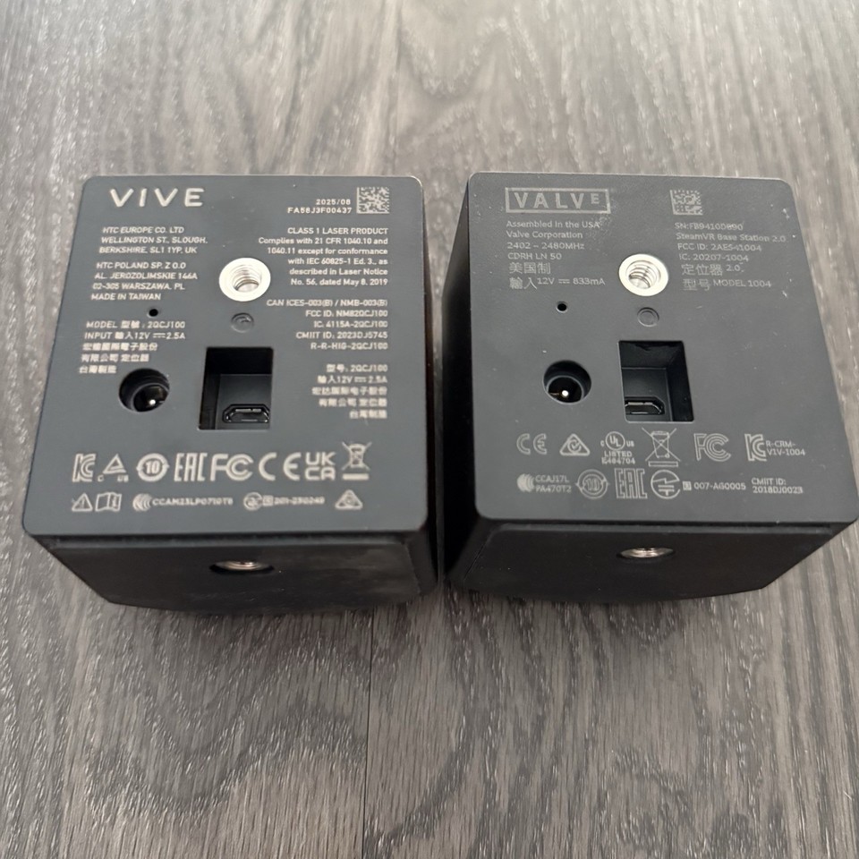 3x HTC Vive Tracker 2.0 + 2x SteamVR 2.0 Base Stations VRChat Full Body ...