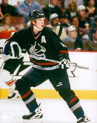 Bryan McCabe Vancouver Canucks Licensed NHL Unsigned Glossy 8x10 Photo ...