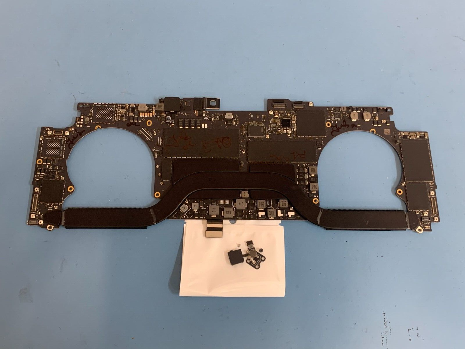 Apple MacBook Pro 15 2018 A1990 Logic Board i7 2.6GHz 16GB 512GB 820 ...