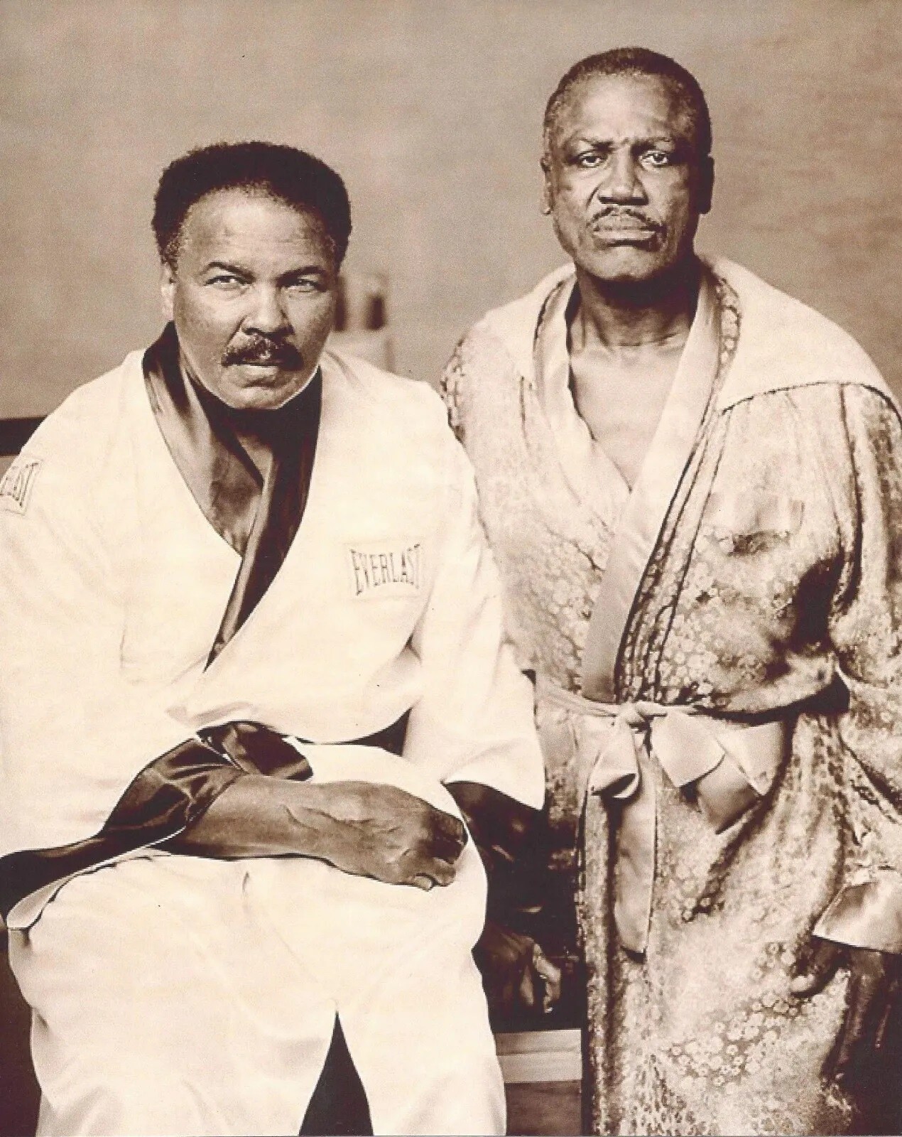 Joe Frazier Vs Muhammad Ali Boxing In Robes 8x10 PHOTO PRINT | eBay