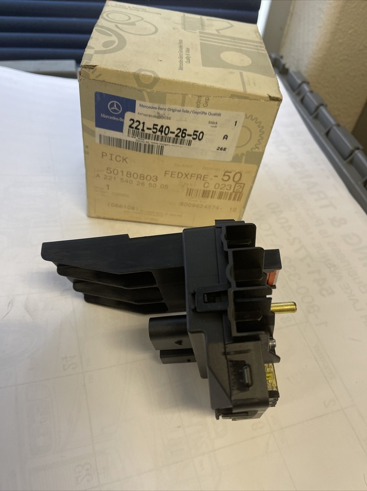 Genuine OEM Fuse Box For Mercedes 2215402650 | eBay
