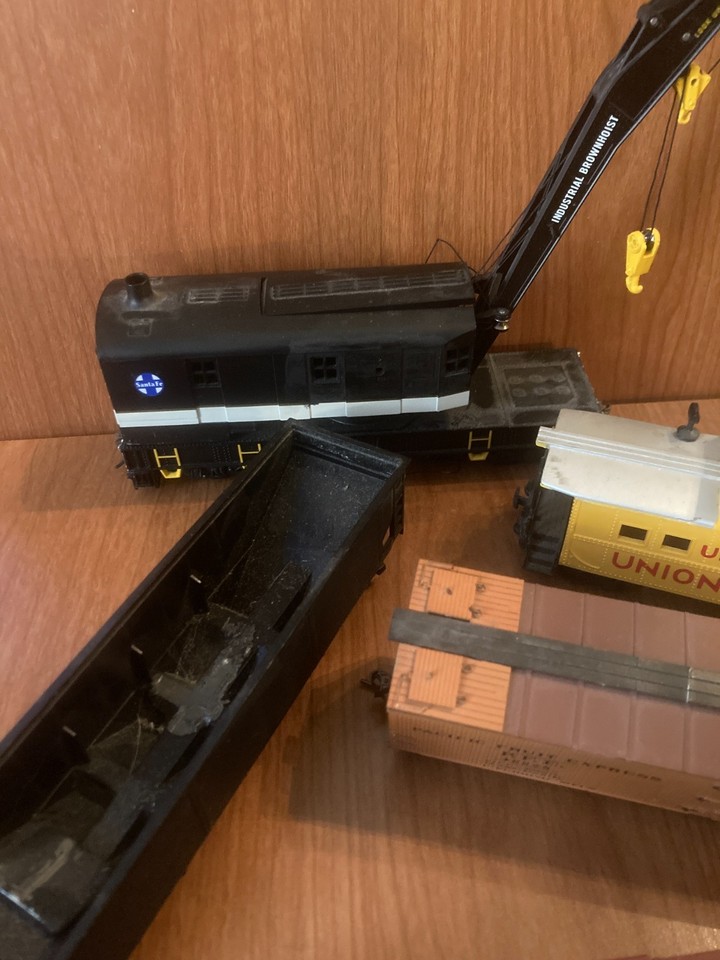 5 Assorted HO Gauge Train Cars.....FOR PARTS OR REBUILDING | eBay