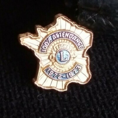 LYONS CLUB 1972-1973 100% ATTENDANCE SIGNED CLUTCH/ PIN BACK LAPEL PIN ...