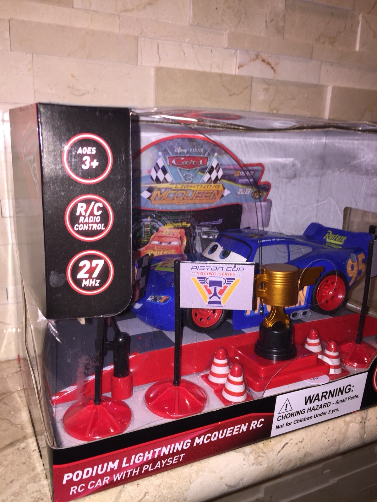 DISNEY CARS PODIUM LIGHTNING MCQUEEN RC CAR AND PLAYSET | eBay