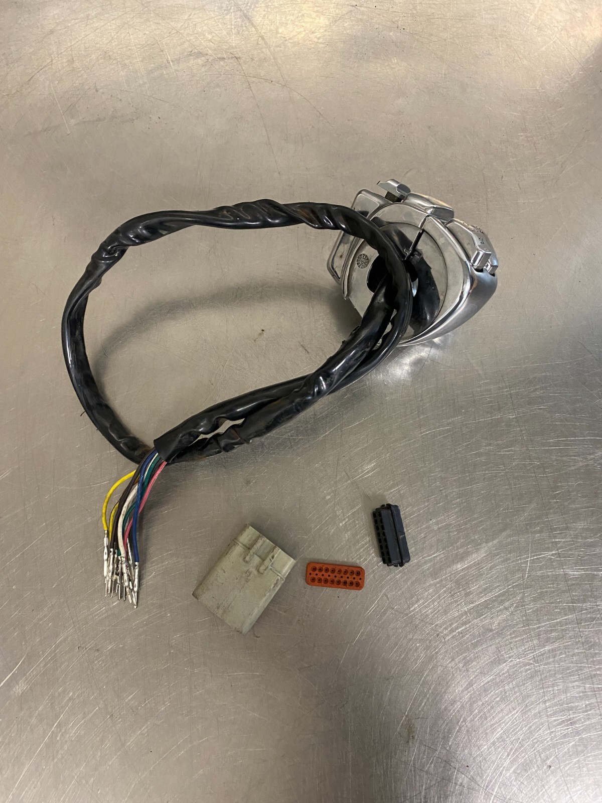 Harley Davidson Volume Control Switch Kit FLHT C OEM 71810 08 for sale ...