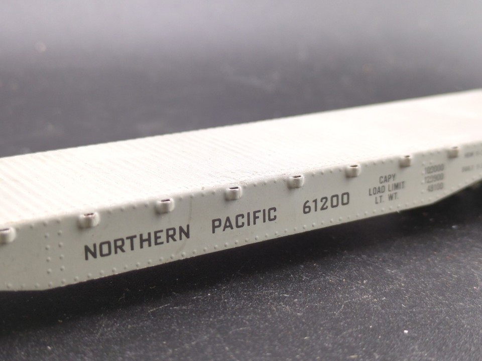 HO Scale Vintage Gray Flat Bed Model Train Varney 2033 Northern Pacific ...