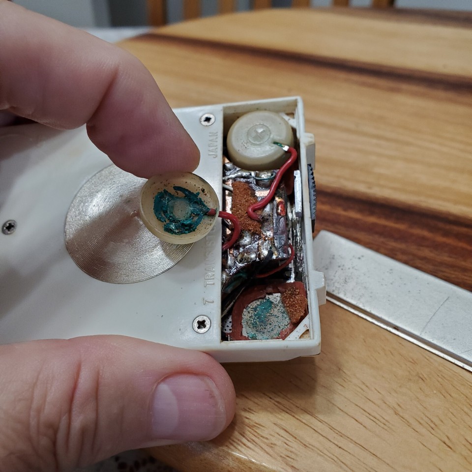 Vintage 1960 Singer Transistor Radio HE217 Ultra Thin w/ Original Box ...