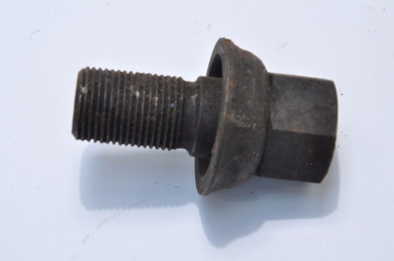 Sherman tank G104 Bogie wheel Bolt Set of 8. A384324 G104-5384323 | eBay