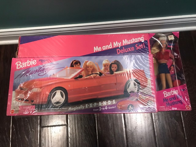 Mattel Barbie Mustang Convertible 11929 Magically Expands 2 to 4 Seater ...