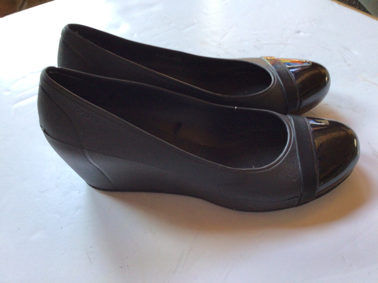 CROCS Black Cap Toe Slip-On Wedge Shoes Ladies Sz8 EU… - Gem