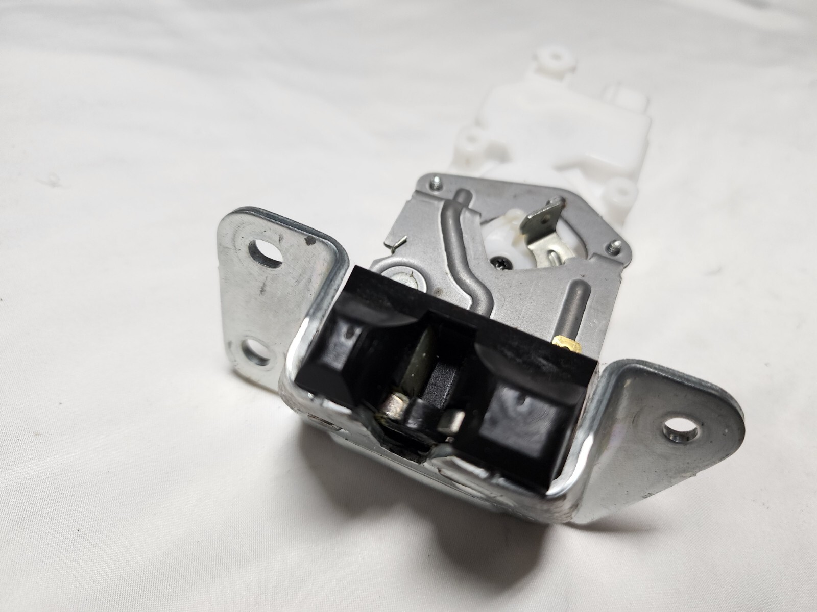 2007 - 2013 Mitsubishi Outlander Rear Upper Trunk / Hatch Latch ...