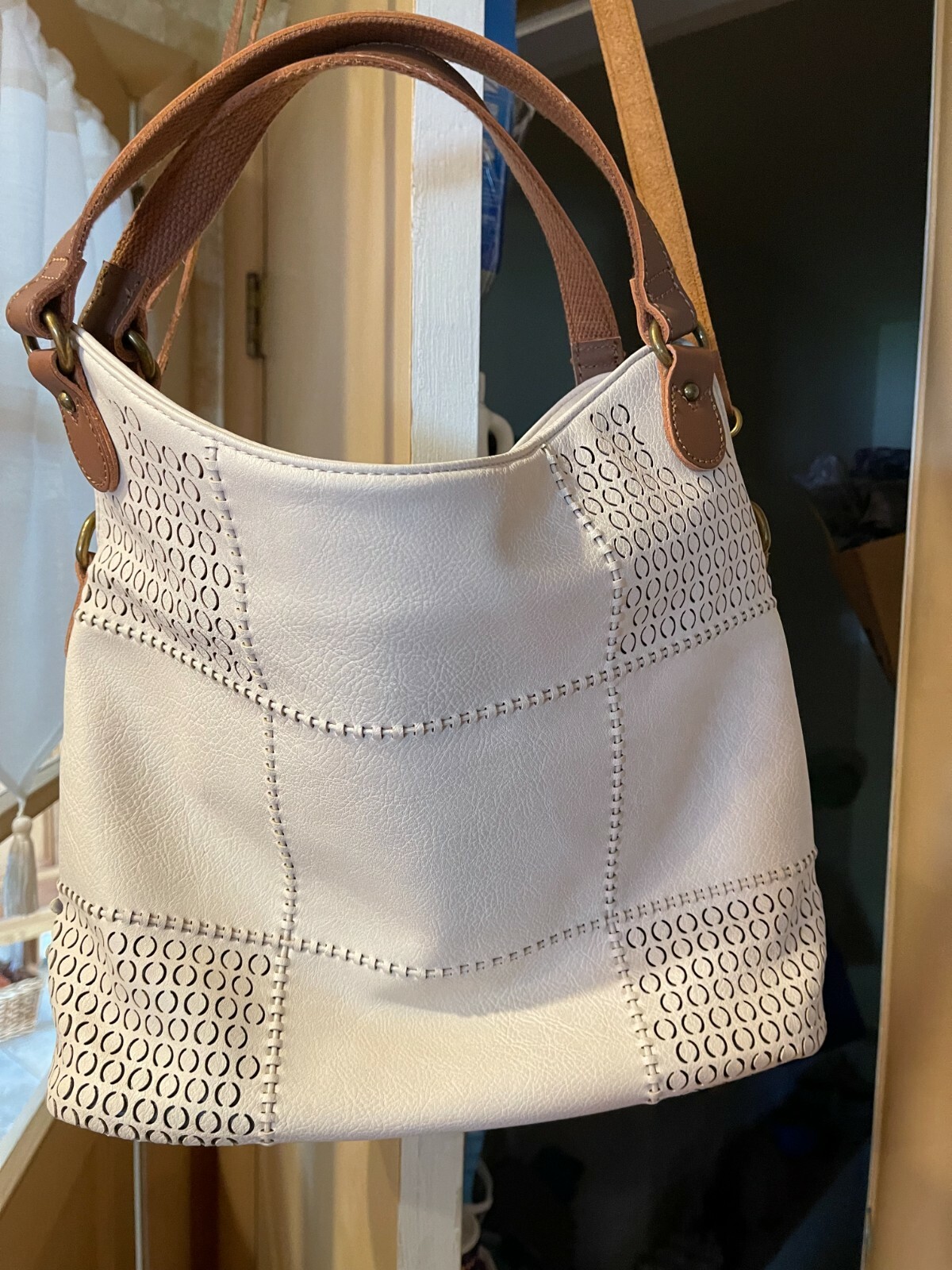 WOMENS CLARKS IVORY PERFORATED BLOCK PATTERN FAUX LEA… - Gem