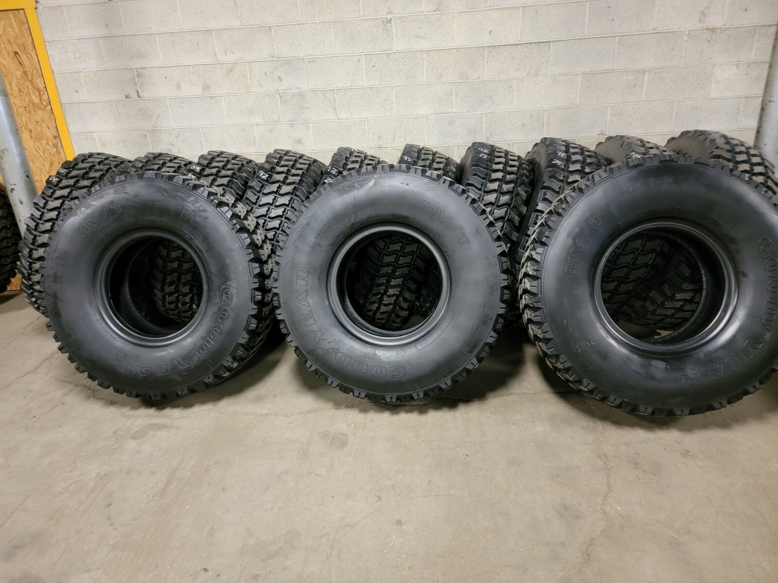 80% Tread or better Goodyear MV/T 395/85R20 Military Super Single Truck ...