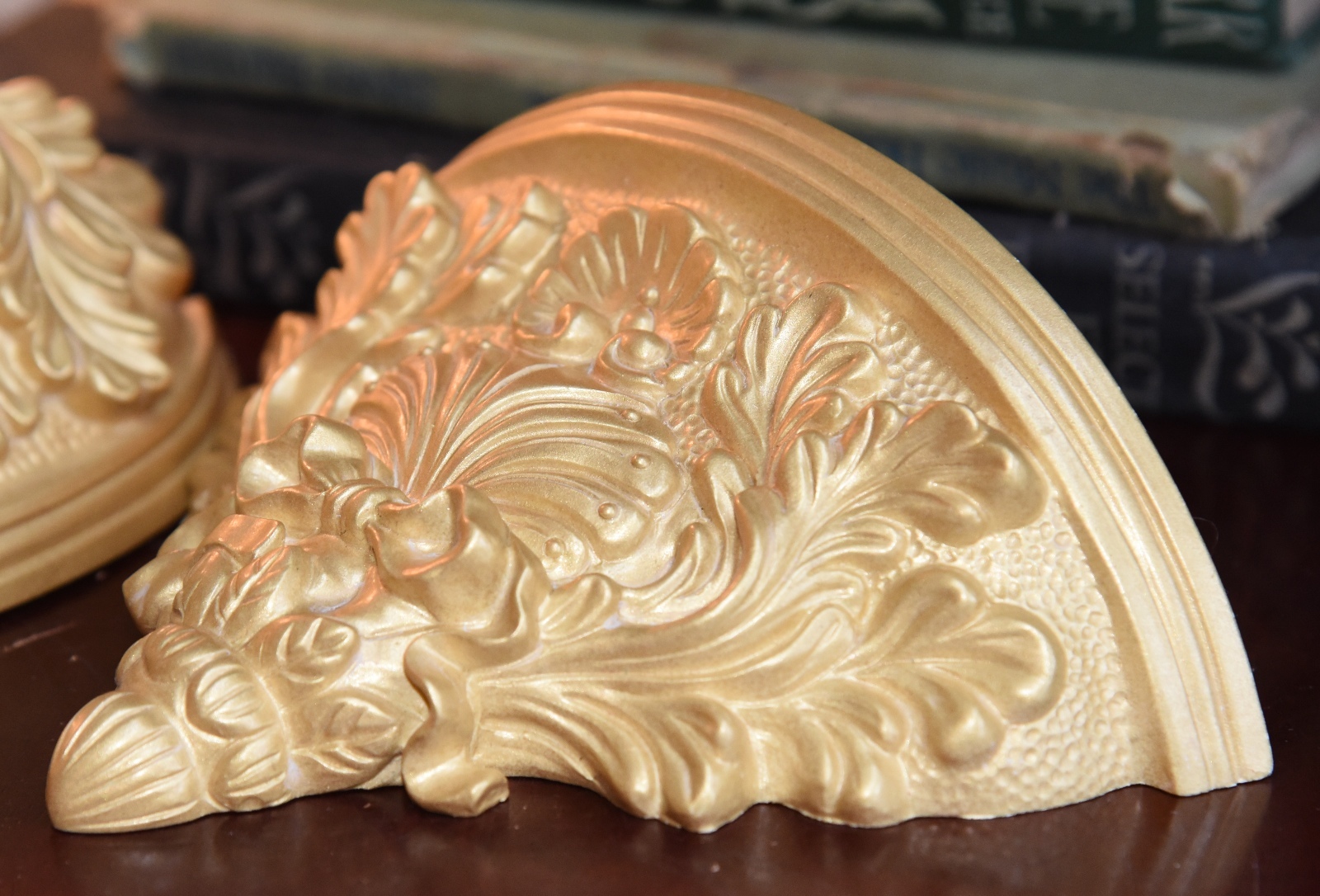 WALL SHELF RESIN CLAM SHELL NAUTICAL ACANTHUS IMPORT COLLECTION 7.25" W ...