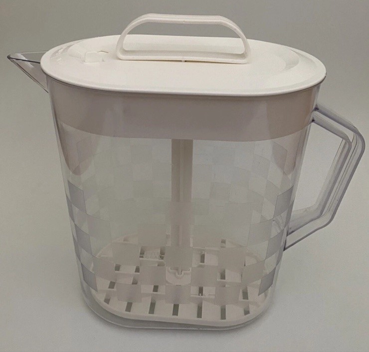 Pampered Chef Family Size 1 Gallon Quick Stir Pitcher Checkered Design ...