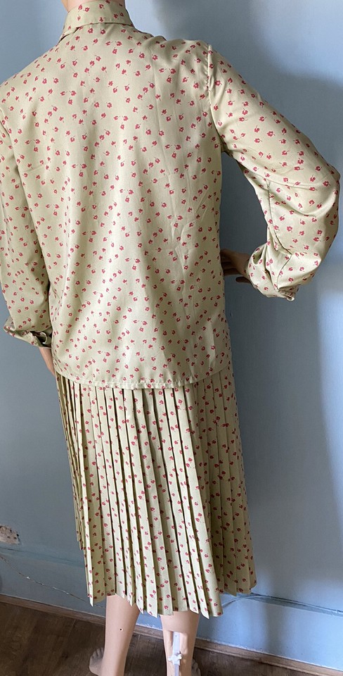 Vintage Dereta Ladies Two Piece Suit Pleat Skirt Small U.K.Size 12 ...