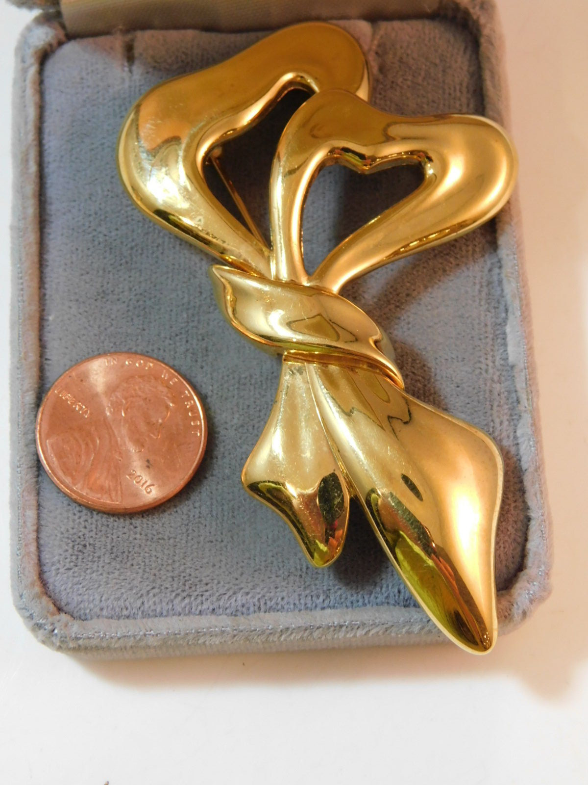 Vintage Monet Ribbon Heart Bow Gold tone Brooch Pin… - Gem