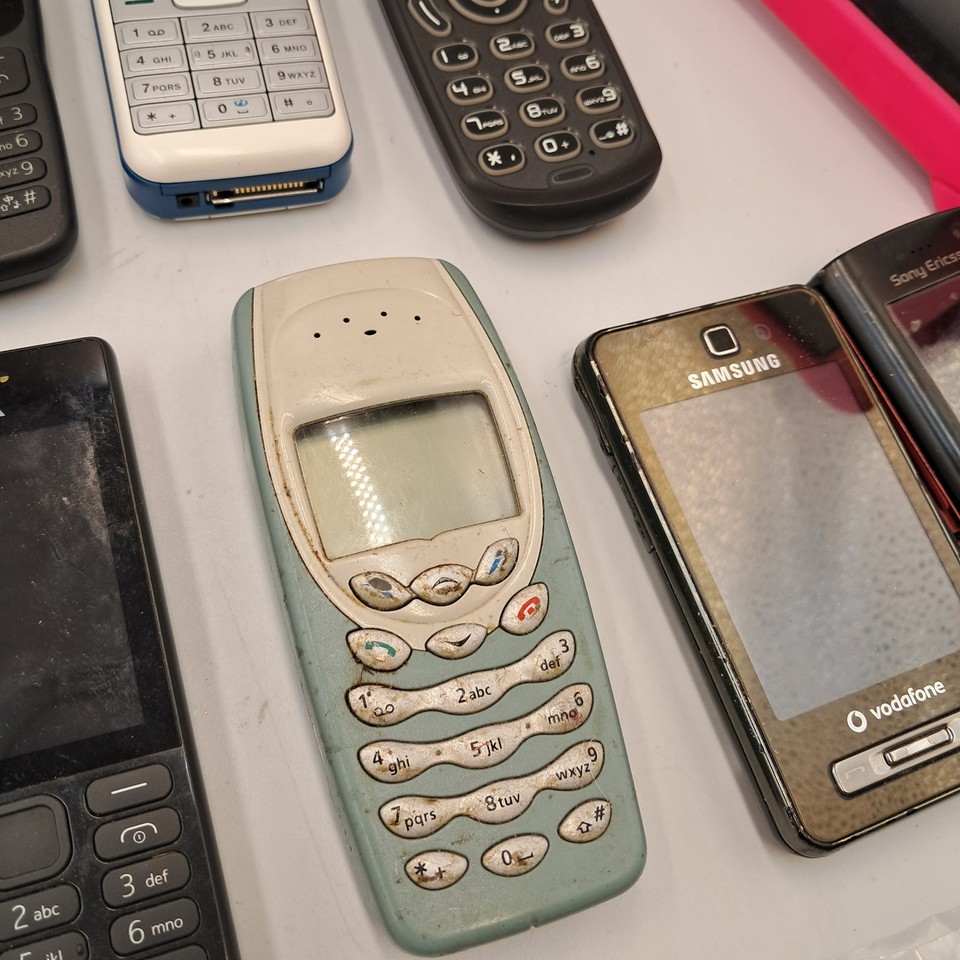 Mobile Phones Tablet Bundle Job Lot Vintage Retro Samsung Nokia ...
