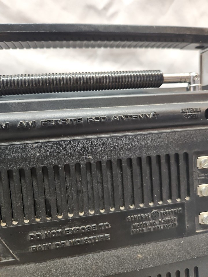 Vintage General Electric Superadio II AM FM Portable Radio Model 7 ...