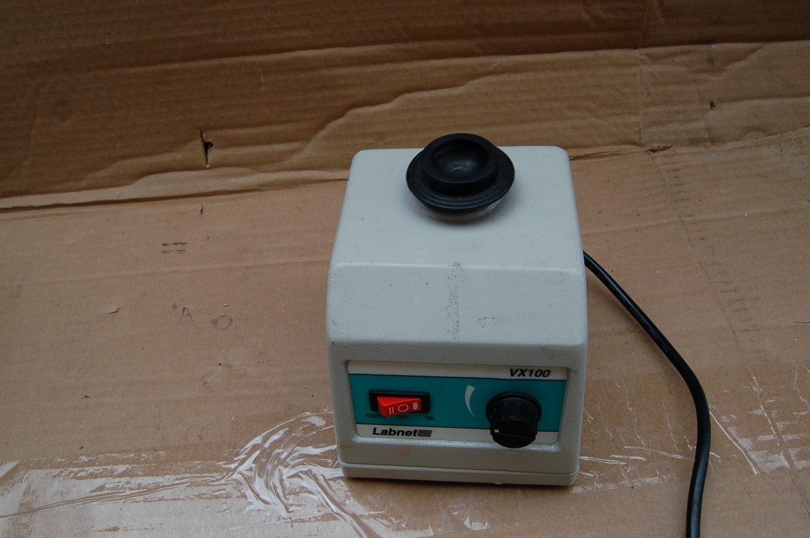 Labnet VX100 vortexer vortex shaker mixer used lab rotator mini touch ...