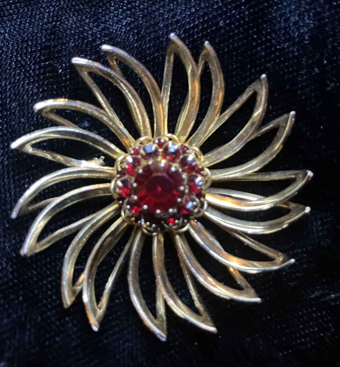 Sarah Coventry Brooch Pin Gold-tone & Red Stones Star… - Gem