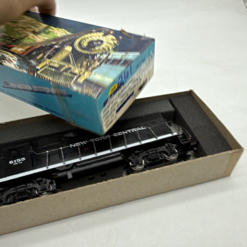 Vintage Athearn GP35 Powered New York Central kit blue box Locomotive ...