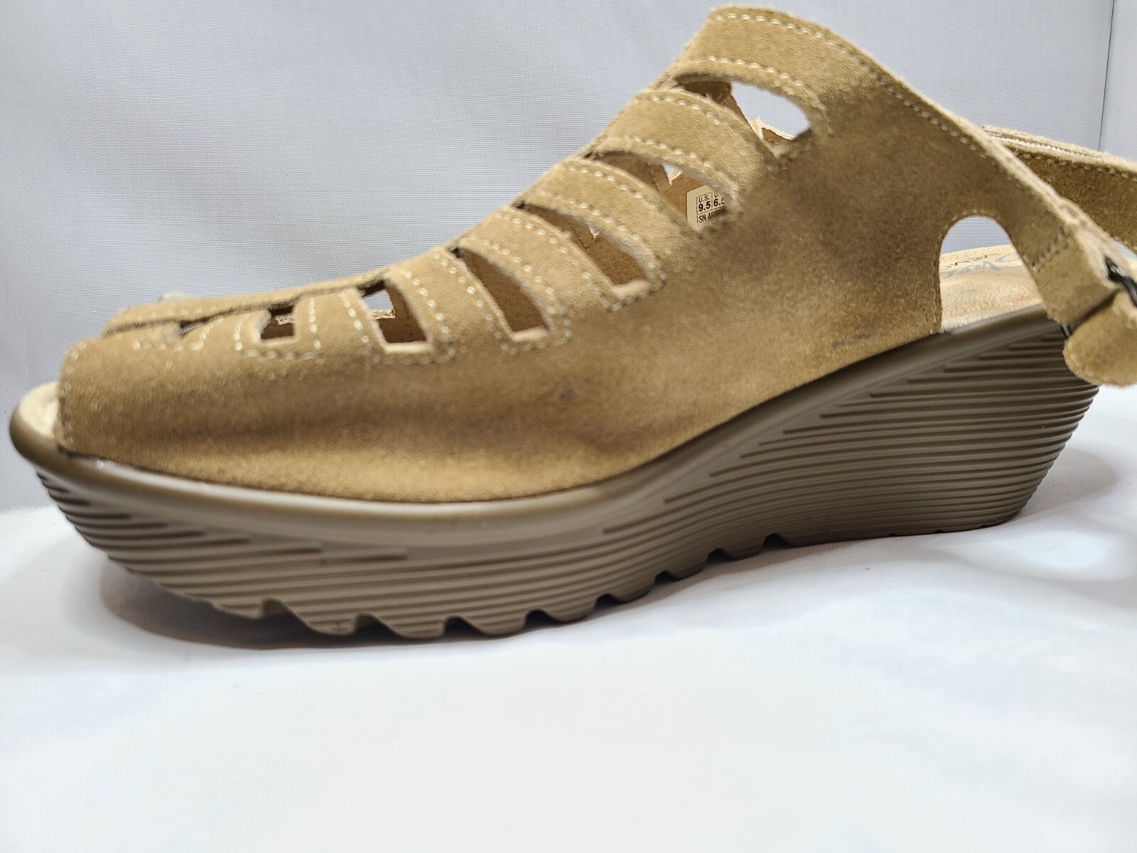 SKECHERS Parallel Trapezoid Wedge Sandal Suede Wedge … - Gem