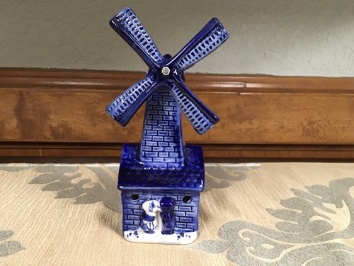 VINTAGE ROYAL DELFT WINDMILL WITH KISSING COUPLE | eBay