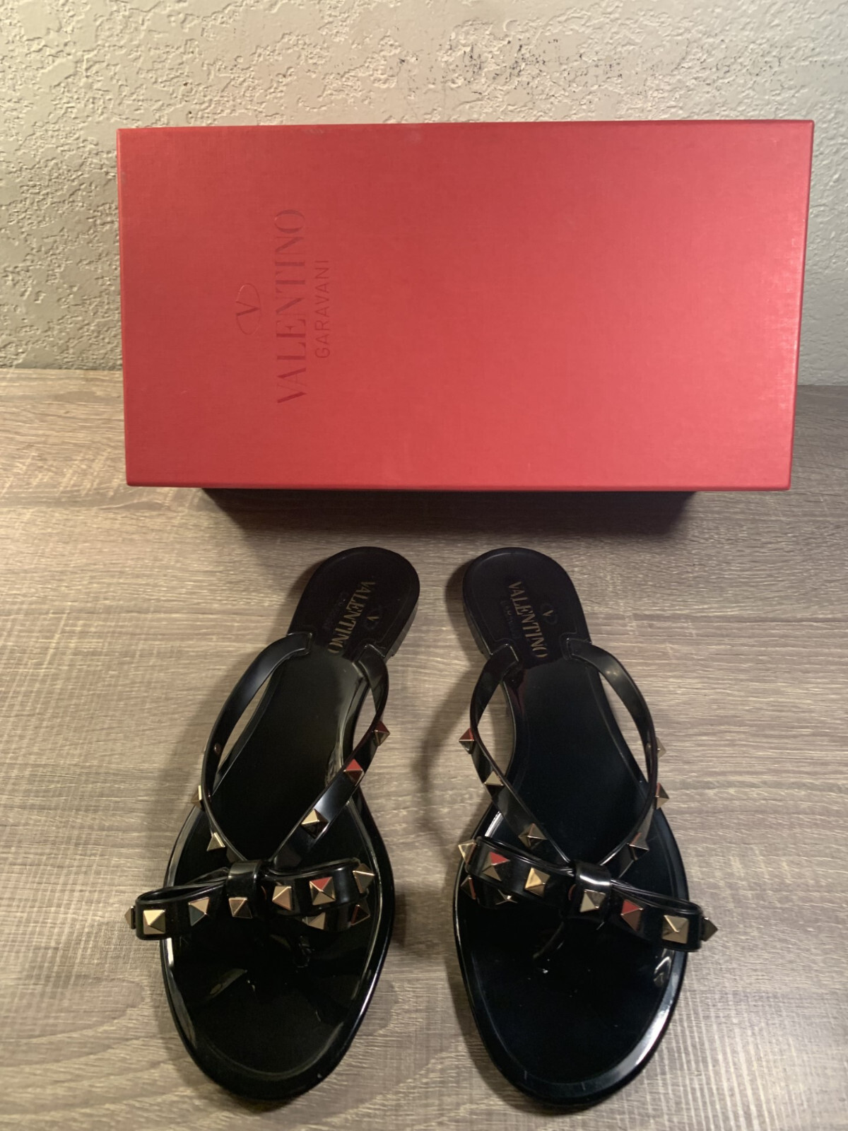 Valentino Garavani Rockstud PVC Flat Thong Sandals:Sz… - Gem