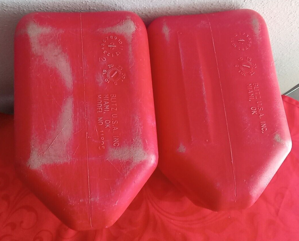 Vintage Blitz pre ban 1 gallon 4 ounce gas cans lot of 2 model # 11805 ...