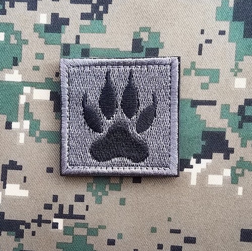 WOLF TRACKER PAW USA ARMY MILITARY TACTICAL SWAT HOOK PATCH GRAY DARK | eBay