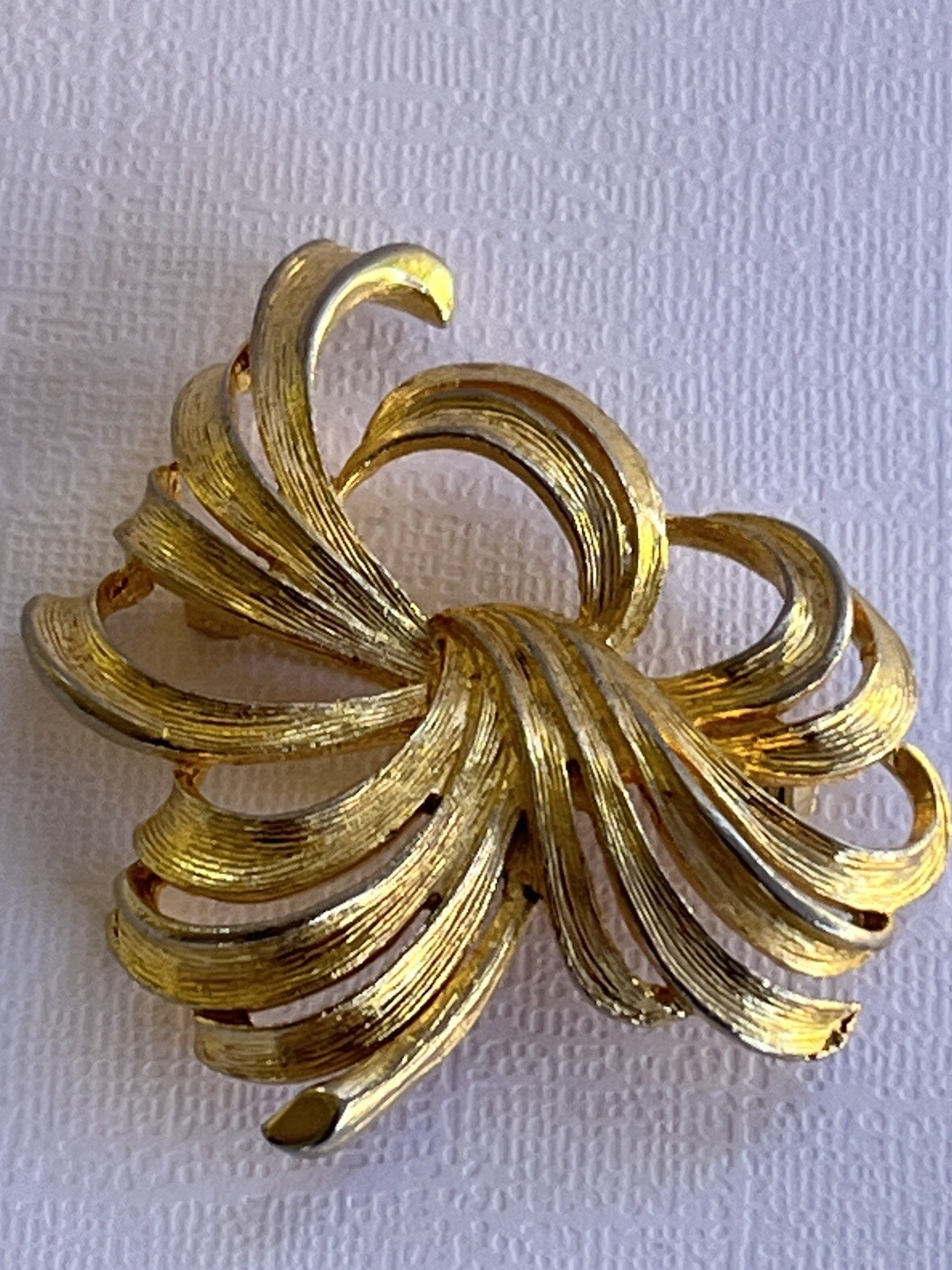 1970's TORINO Gold Tone Ribbon Swirl Brooch Pin Signed Costume Jewelry ...