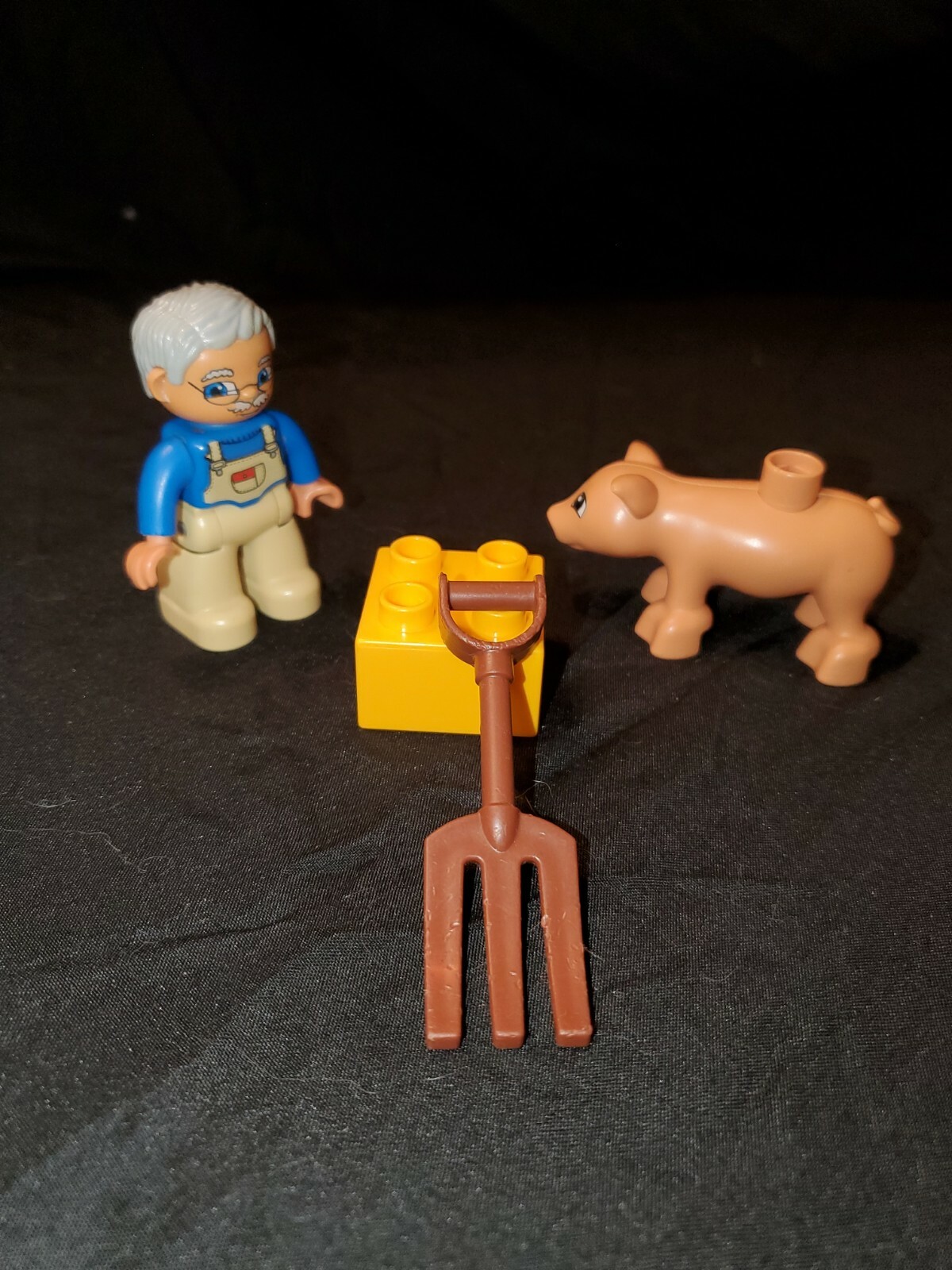 100% Complete LEGO 5643 Little Piggy 4 Pieces Farmer Pig Farm 2010 | eBay