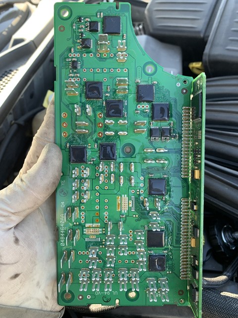 06-10 Chrysler PT Cruiser Fuse Junction Integrated Power Module TIPM ...