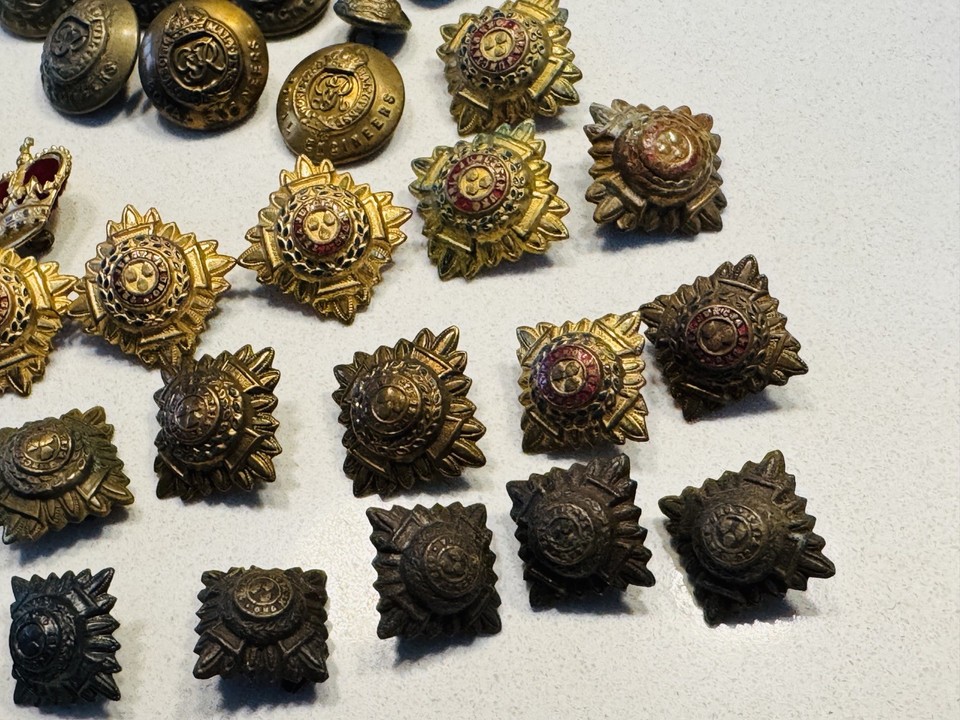 Large Job Lot of 100 Military Cap, Shoulder, Collar Badges Buttons ...
