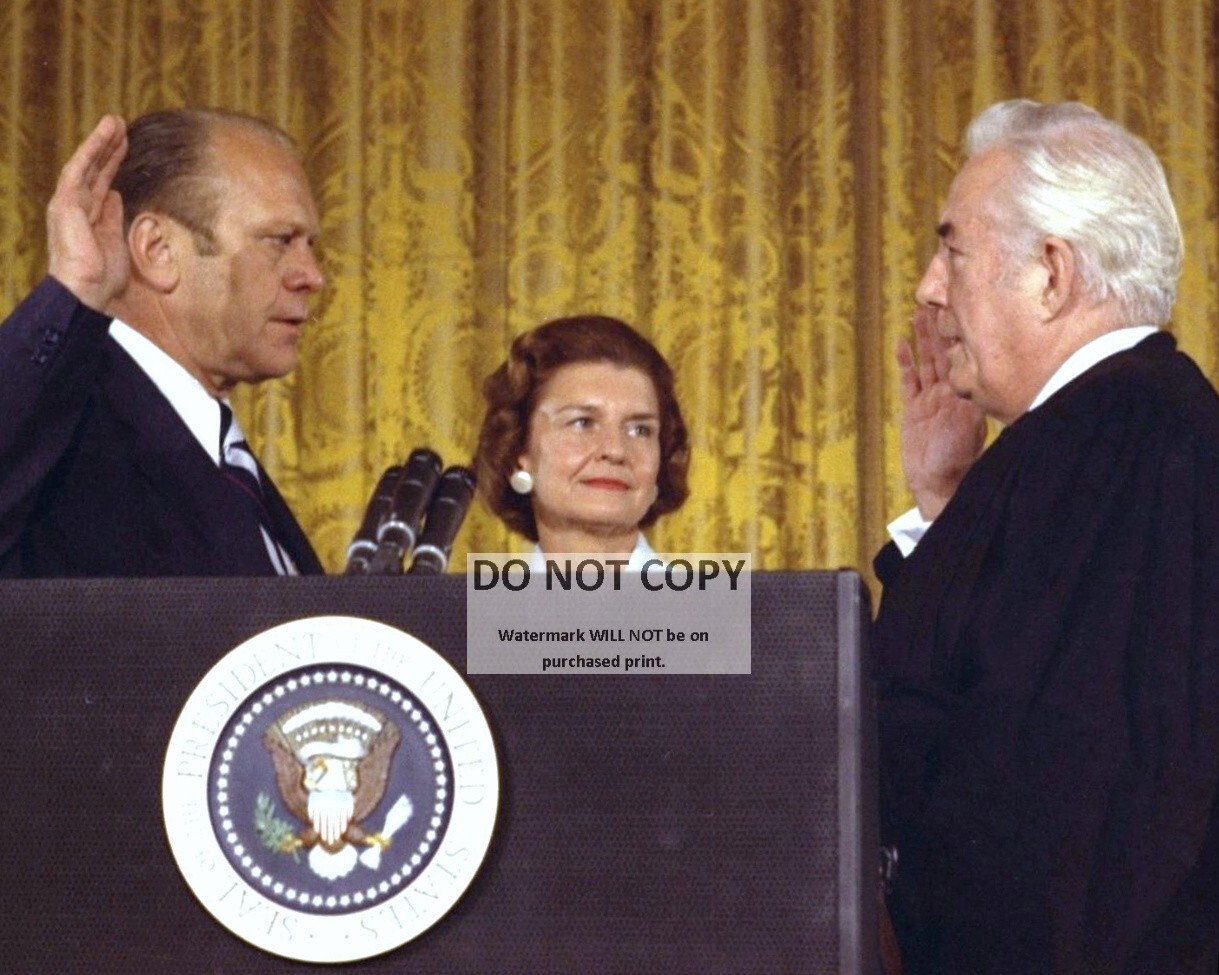GERALD R. FORD SWORN IN 38TH U.S. PRESIDENT AUGUST 9, 1974 - 8X10 PHOTO ...