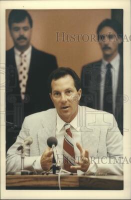 1990 Press Photo Elliot Maisel speaking - mjb26786 | eBay