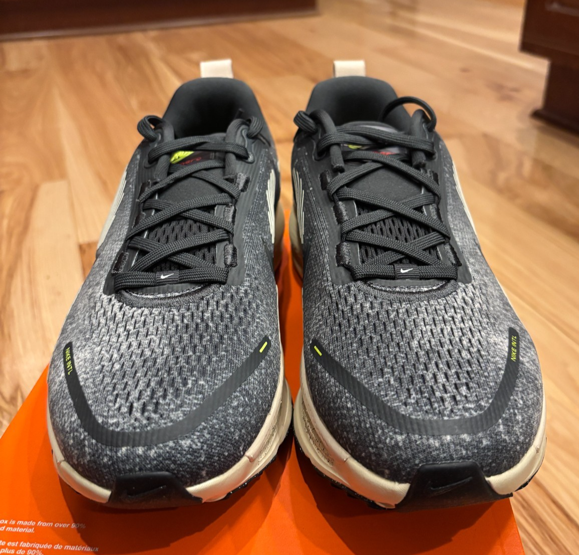 Nike Vomero 18 Oatmeal Black Anthracite Volt IH4114 140 Men's Size 8.5 ...