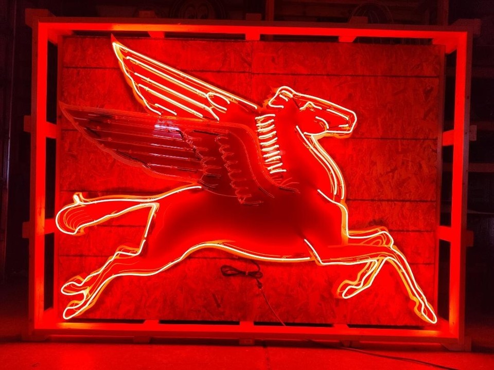 Animated Mobil Pegasus Neon Sign / Mobilgas Pegasus Signs Petroliana ...