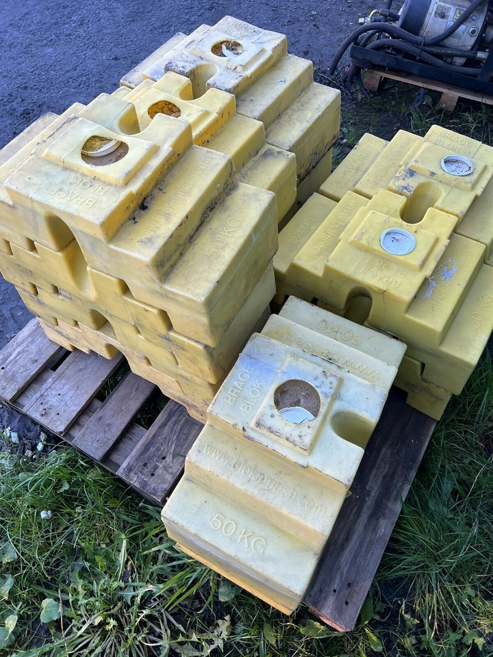 16x 50kg Brace Blok Heras Metal Site fencing feet Weighting Blocks ...