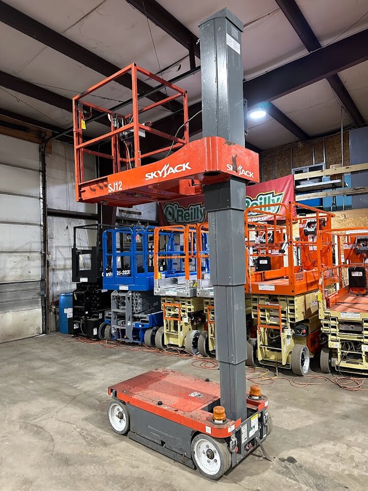 2017 SKYJACK SJ12 COMPACT PERSONNEL DRIVEABLE MANLIFT VERTICAL MAST ...