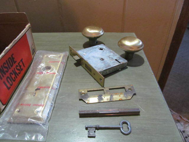 Vintage TAYLOR LOCK CO. No 1000 Steel Board Bevel Inside Lock Set keys ...