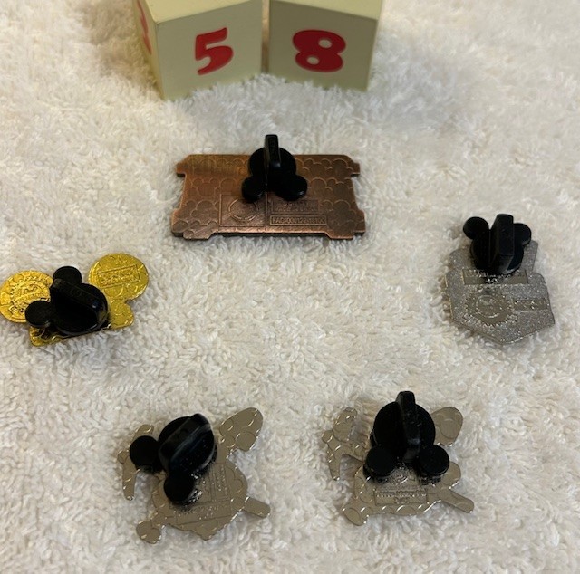 Disney Trading Pin Lot of 5 Dwarfs Grumpy Doc Sleepy Sneezy Evil Queen ...