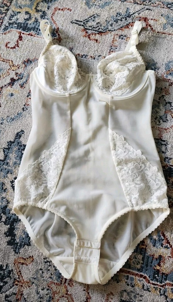 Vintage WACOAL 80109 All in One Girdle Bodysuit Ivory Lace Trim Size ...