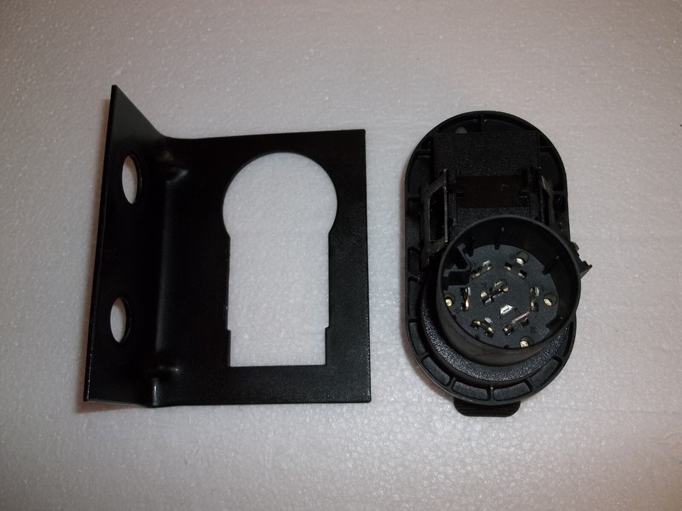 2014-24 Chevrolet Silverado OEM Trailer plug 7-Blade & 4-Flat w/brkt ...