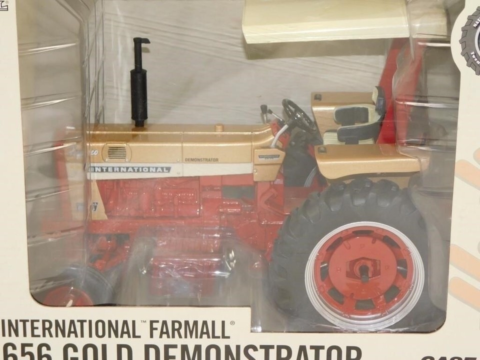 Case IH Farmall 656 Gold Demonstrator Tractor 1:16 w/ Canopy 2011 Ertl ...