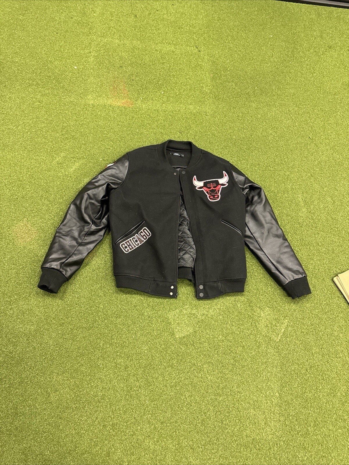 PRO STANDARD Mens NBA Chicago Bulls Varsity Jacket Wo… - Gem