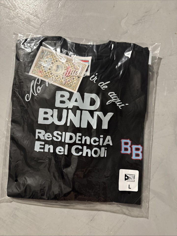 Bad Bunny Exclusive Merch T-Shirt (L) – “Un Aplauso Pa’ Mami y Papi ...