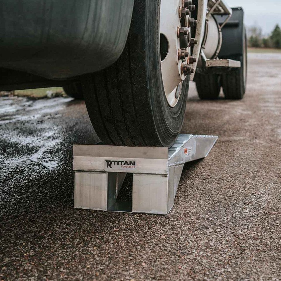 Titan Ramps Aluminum Semi Truck Riser Ramps with 20,000 Pound Capacity ...